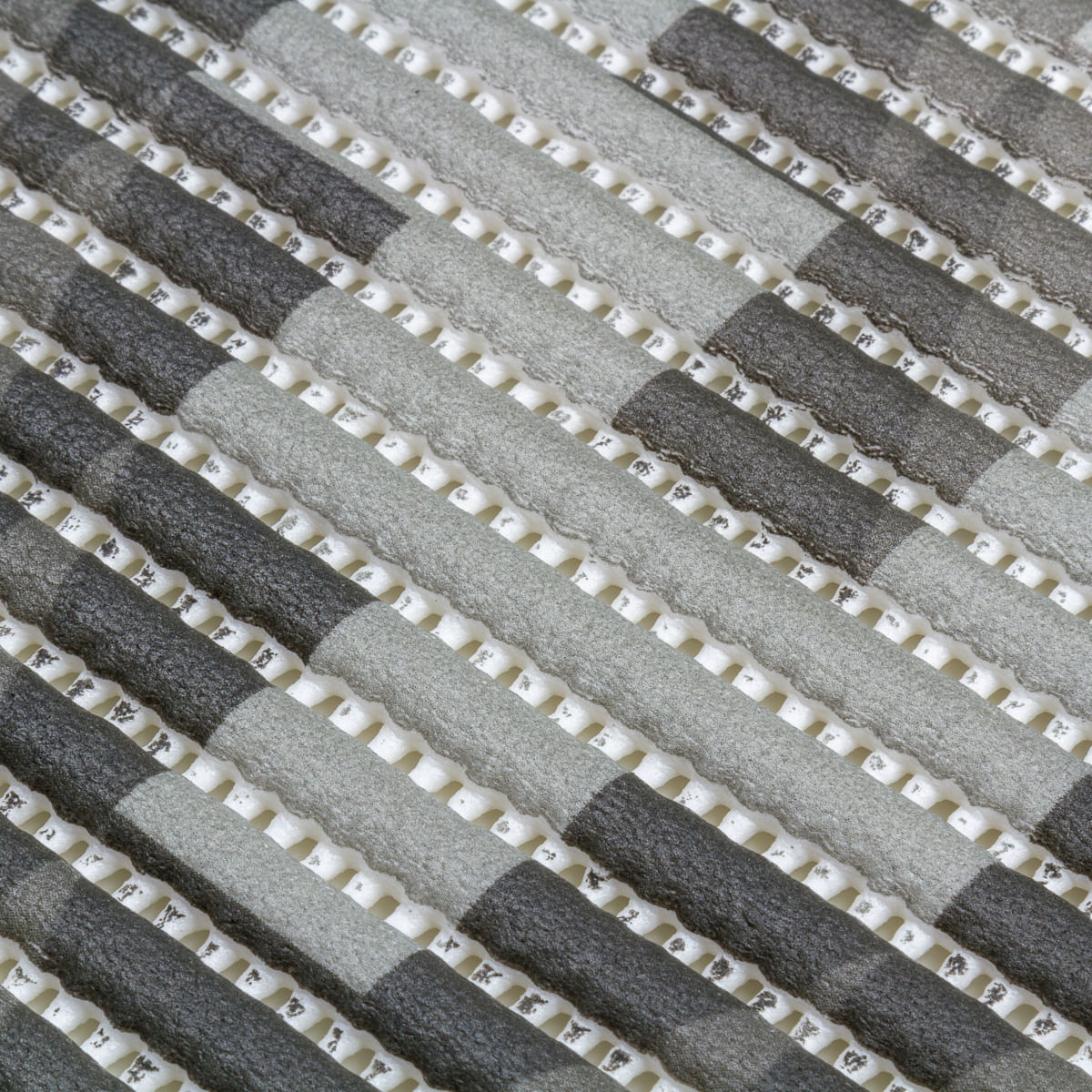 Passadeira Soft Plus Chevron Cinza 43cm x 15m - Plast.co